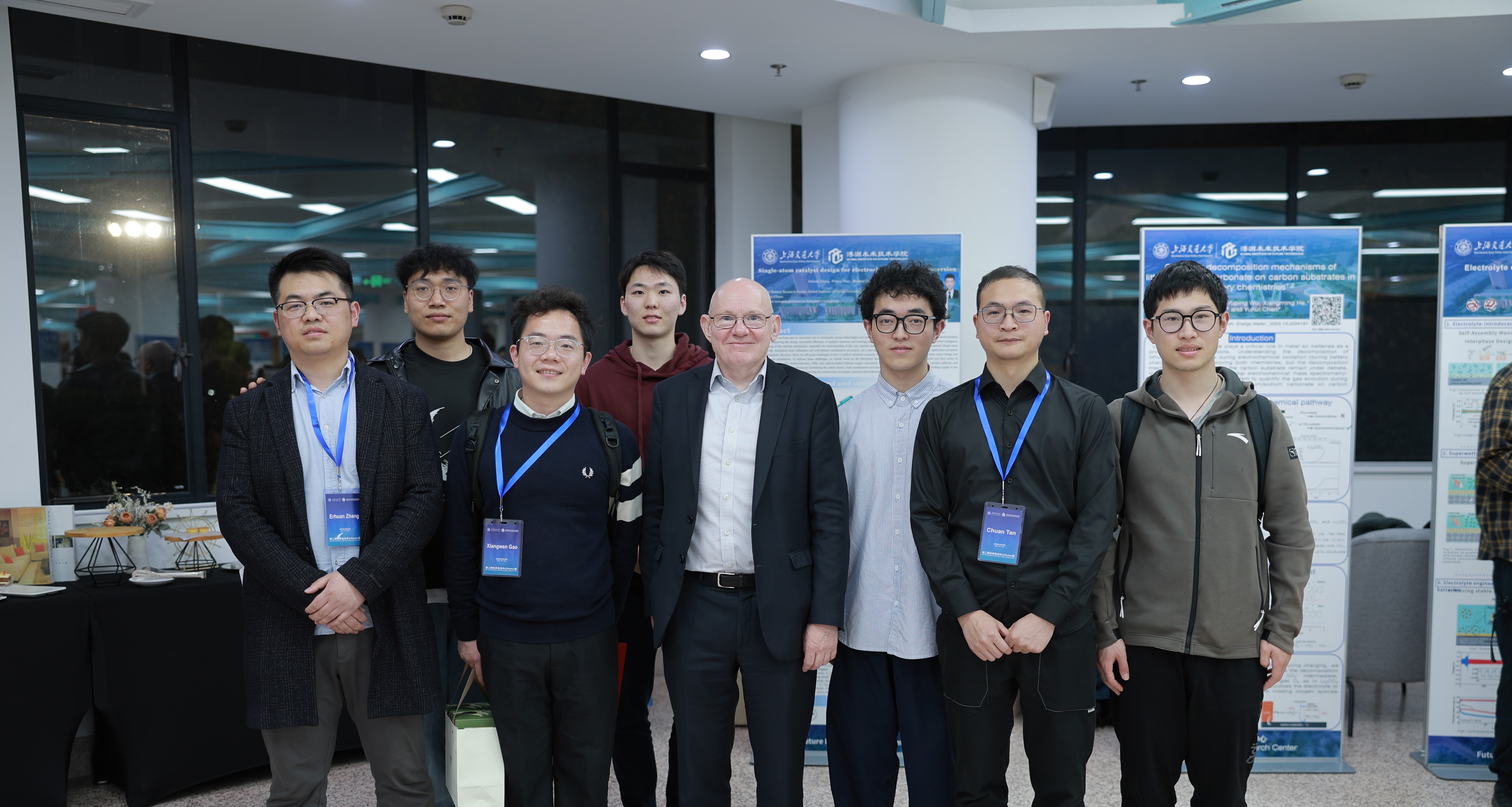 Oxford University Academician Peter Bruce Visits Shanghai Jiao Tong ...